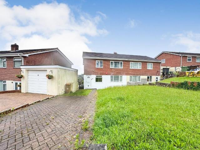 2 bedroom ground flat for sale