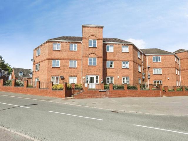 2 bedroom ground flat for sale