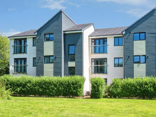 2 bedroom ground flat for sale