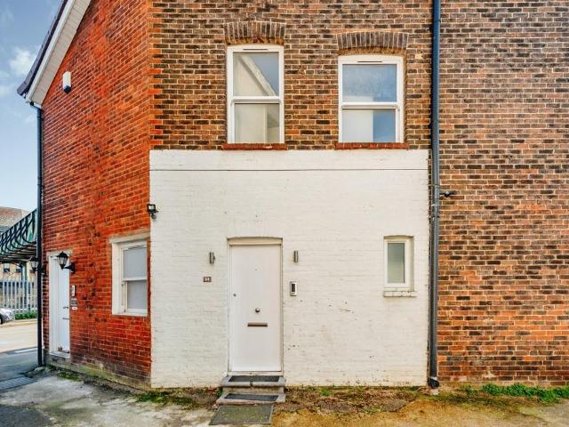2 bedroom ground flat for sale