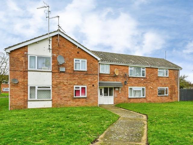 2 bedroom ground flat for sale