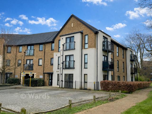 2 bedroom ground flat for sale