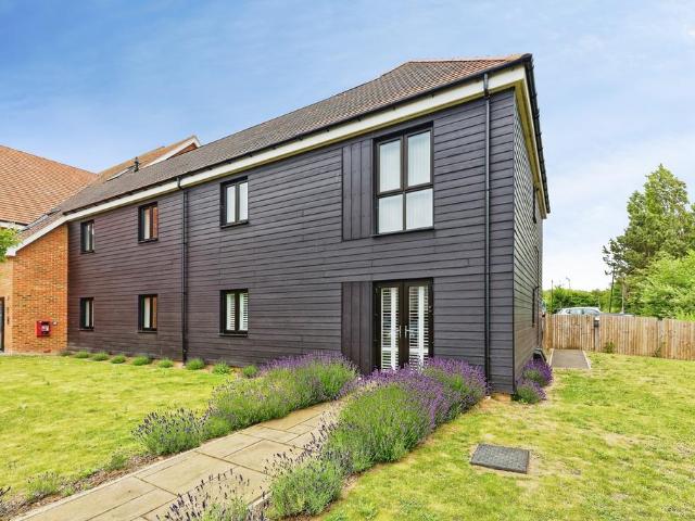 2 bedroom ground flat for sale