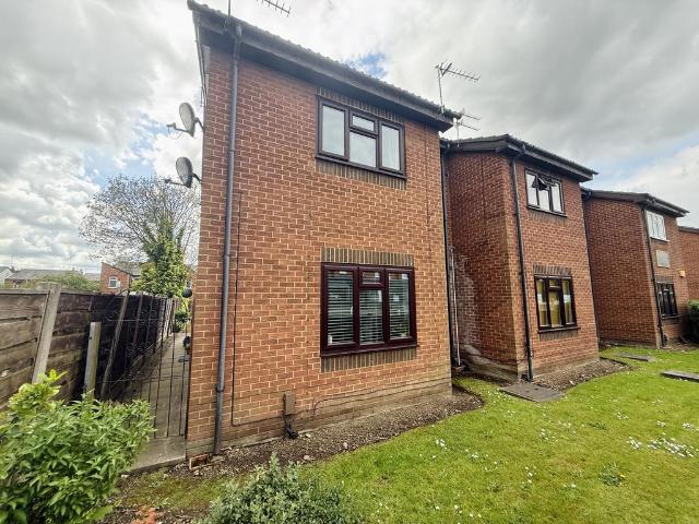 2 bedroom ground flat for sale