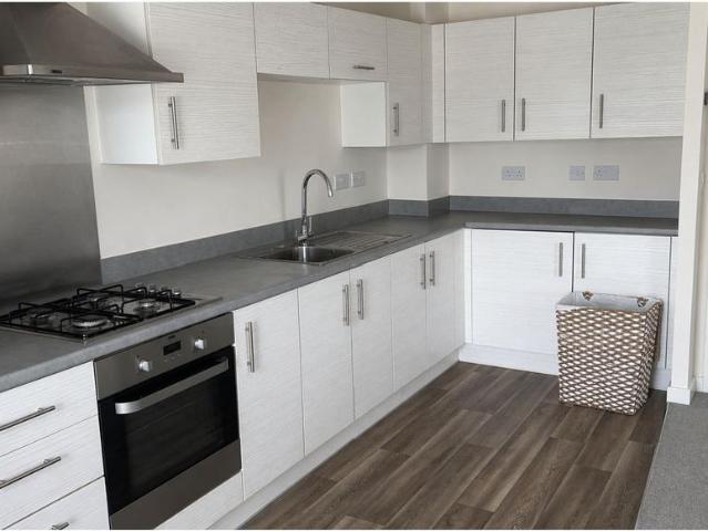 2 bedroom ground flat for sale