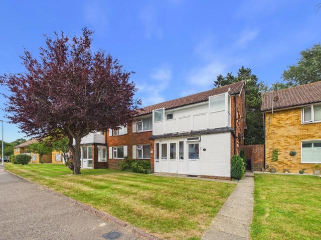 2 bedroom ground flat for sale