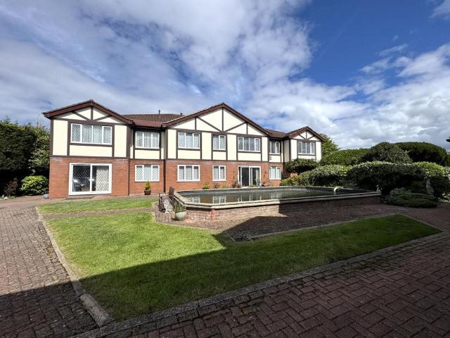 2 bedroom ground flat for sale