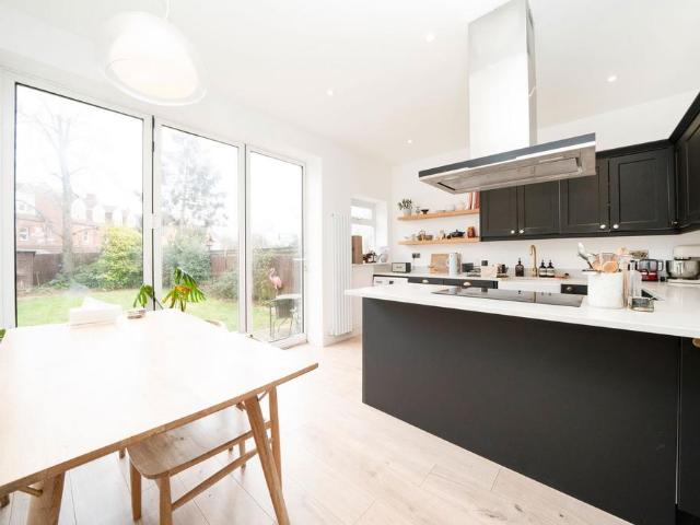 2 bedroom ground flat for sale