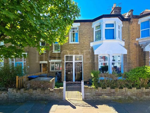 2 bedroom ground flat for sale