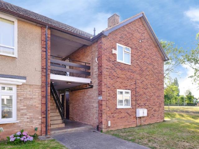 2 bedroom ground flat for sale