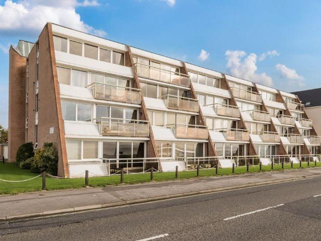 2 bedroom ground flat for sale