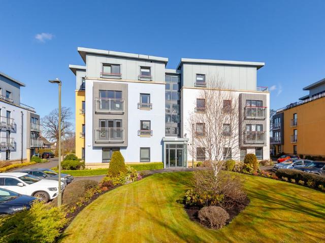 2 bedroom ground flat for sale