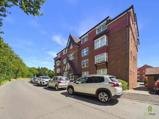 2 bedroom ground flat for sale