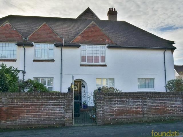 2 bedroom ground flat for sale