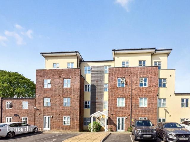 2 bedroom ground flat for sale