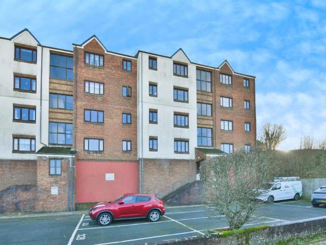 2 bedroom ground flat for sale