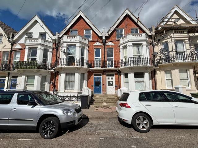 2 bedroom ground flat for sale