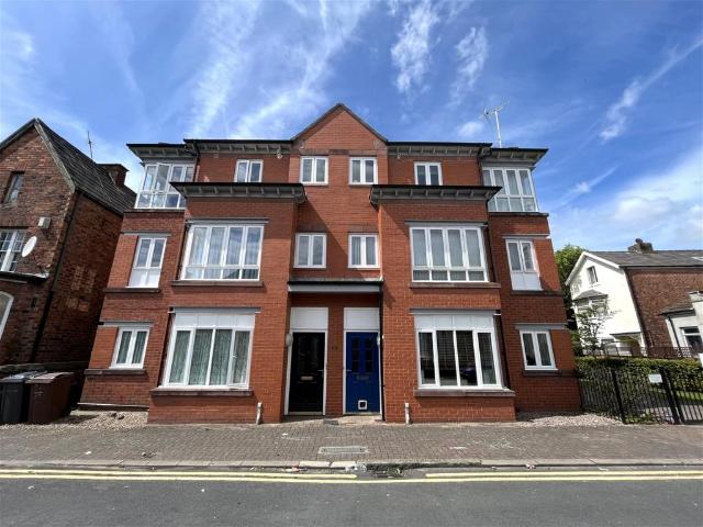 2 bedroom ground flat for sale