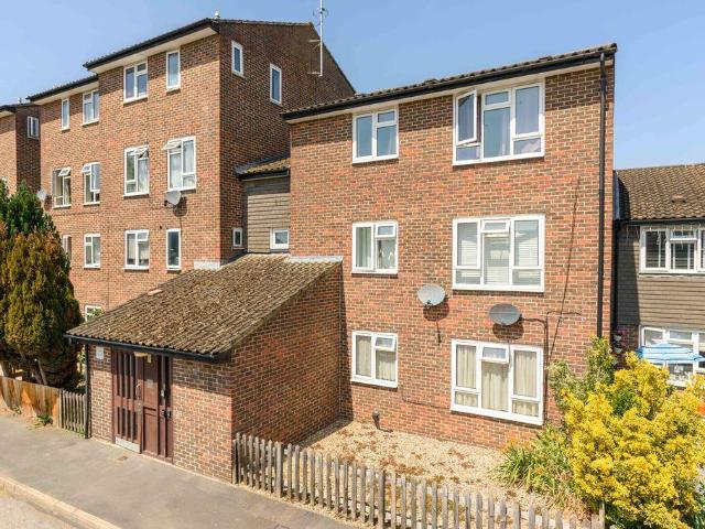 2 bedroom ground flat for sale