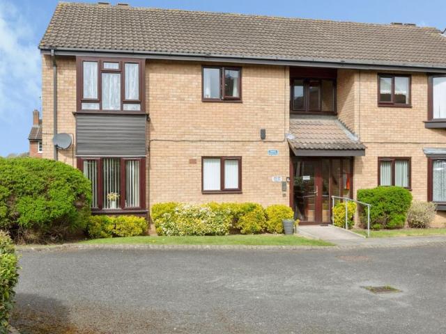 2 bedroom ground flat for sale