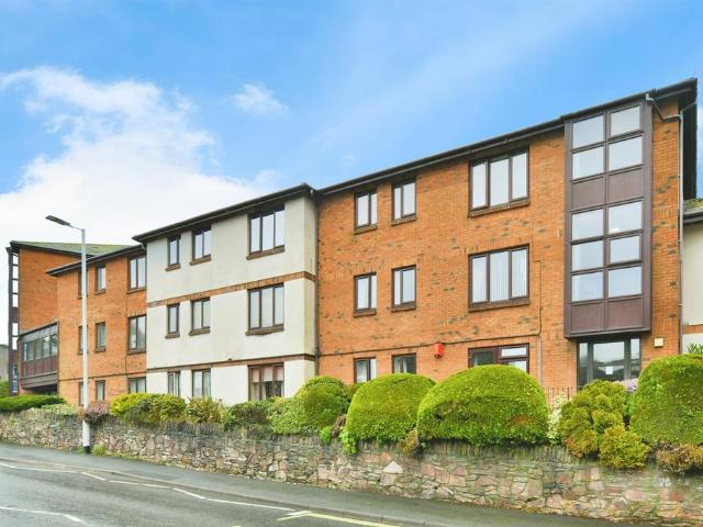 2 bedroom ground flat for sale