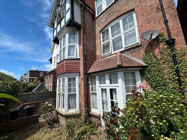 2 bedroom ground flat for sale