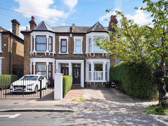 2 bedroom ground flat for sale