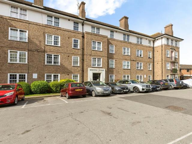 2 bedroom ground flat for sale