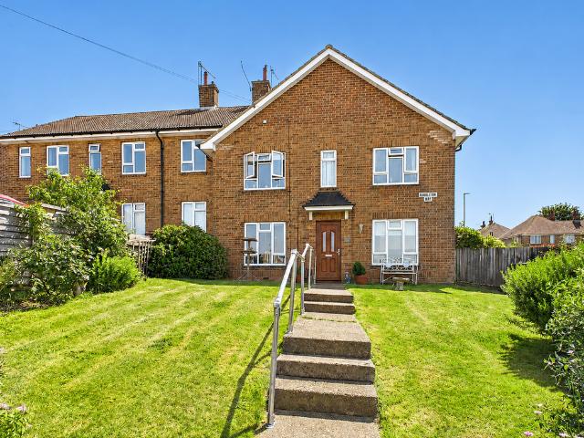 2 bedroom ground flat for sale