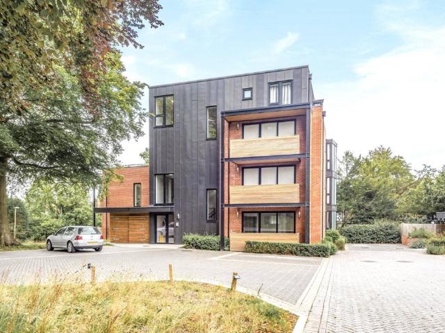 2 bedroom ground flat for sale