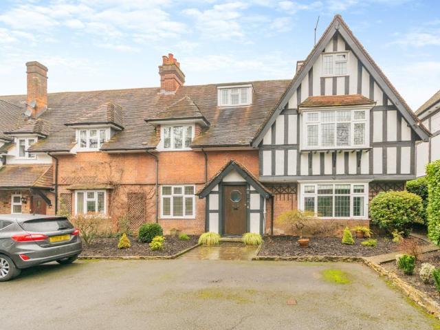 2 bedroom ground flat for sale
