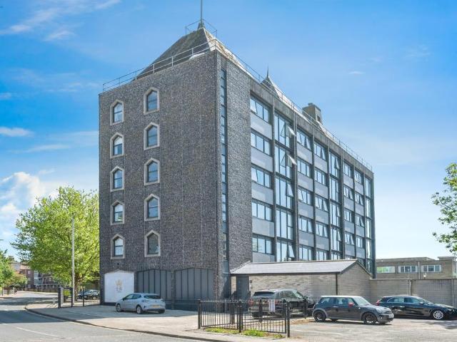2 bedroom ground flat for sale