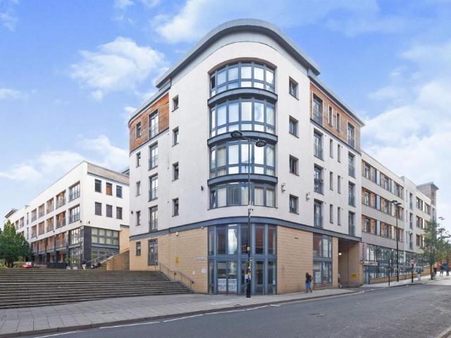 2 bedroom ground flat for sale