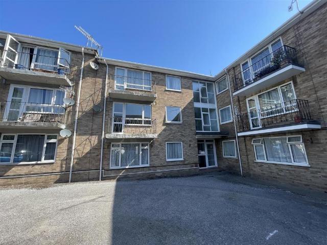 2 bedroom ground flat for sale