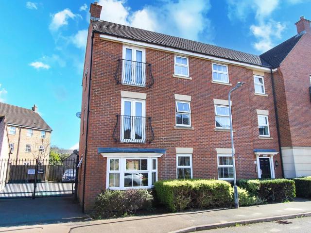 2 bedroom ground flat for sale