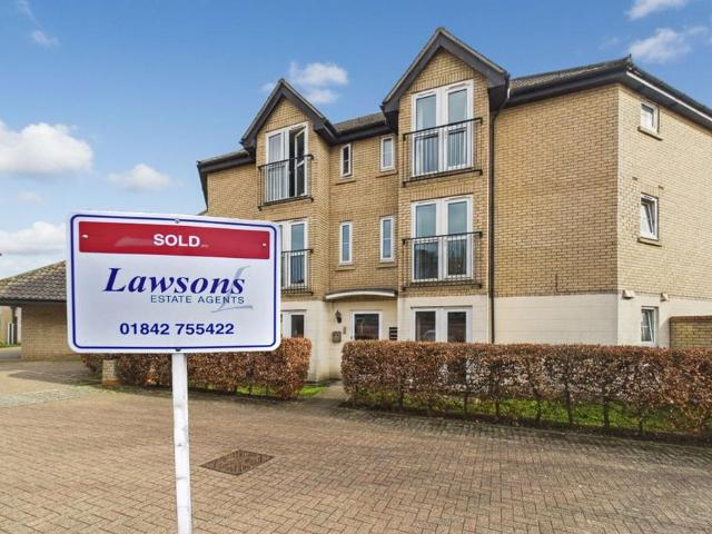 2 bedroom ground flat for sale