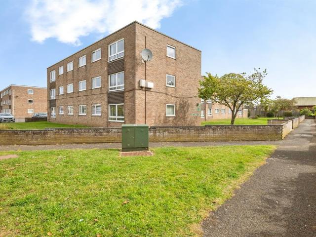 2 bedroom ground flat for sale