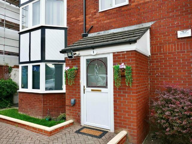 2 bedroom ground flat for sale
