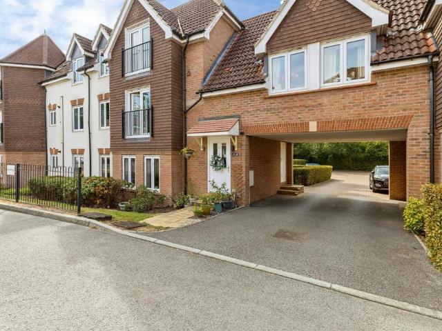 2 bedroom ground flat for sale