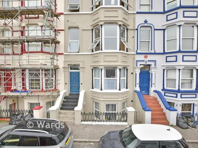 2 bedroom ground flat for sale