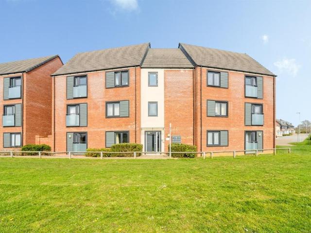 2 bedroom ground flat for sale