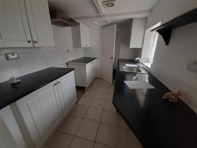 2 bedroom ground flat for sale