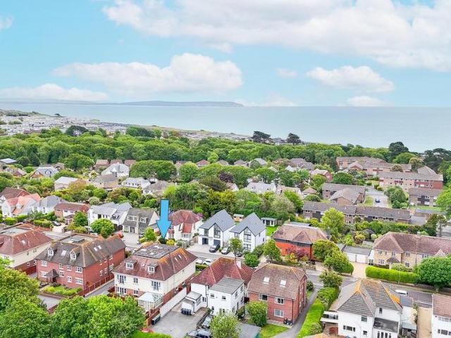 2 bedroom ground flat for sale