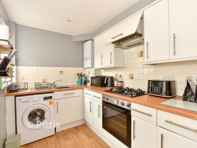 2 bedroom ground flat for sale