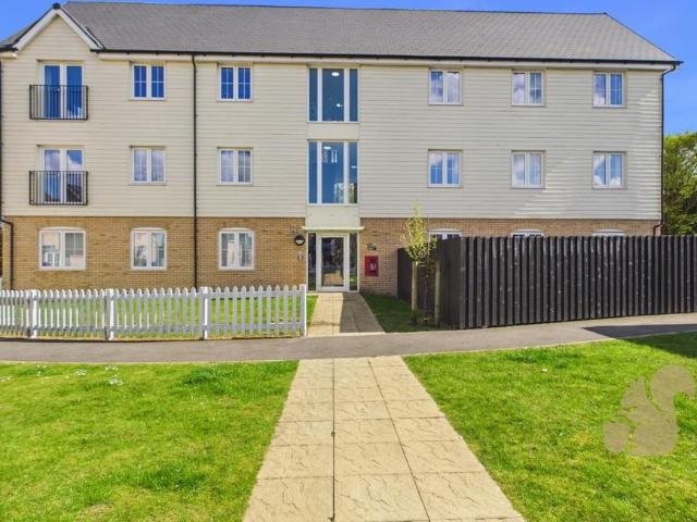 2 bedroom ground flat for sale