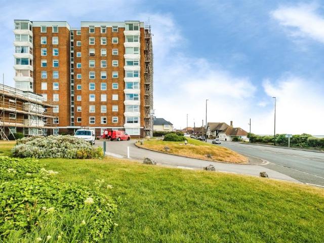 2 bedroom ground flat for sale