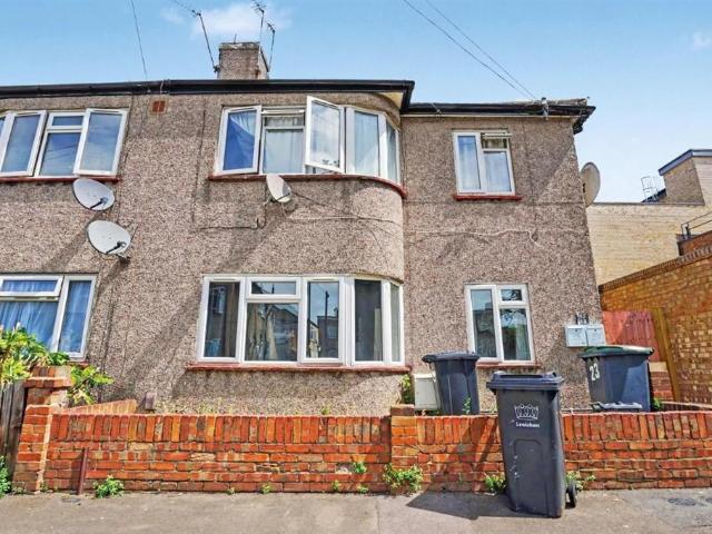 2 bedroom ground flat for sale