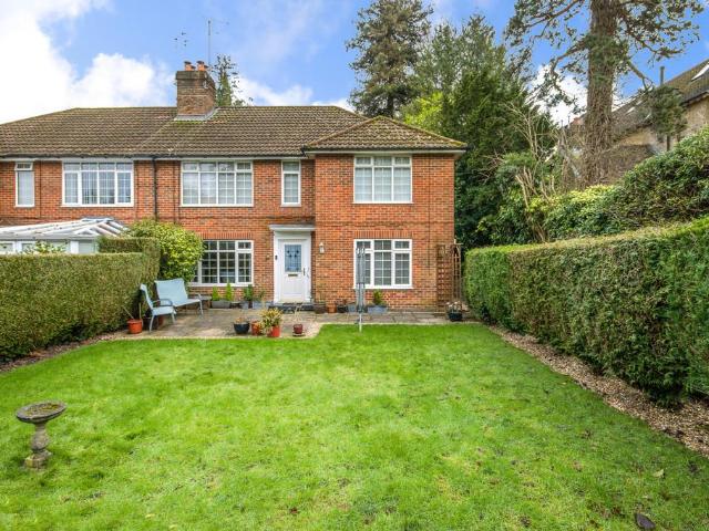 2 bedroom ground flat for sale