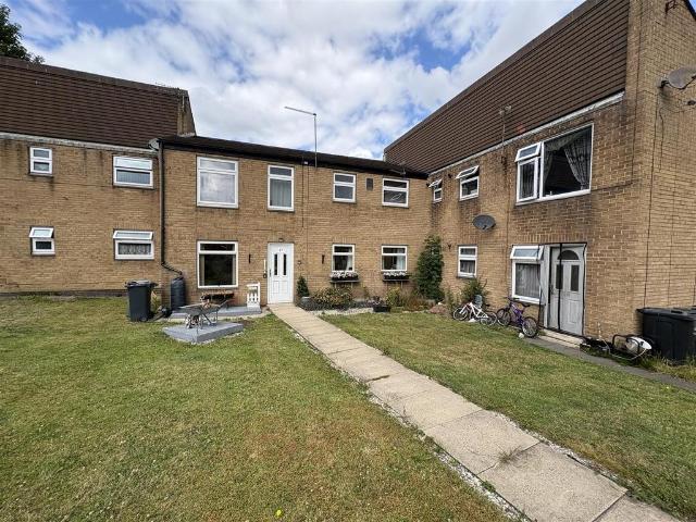 2 bedroom ground flat for sale