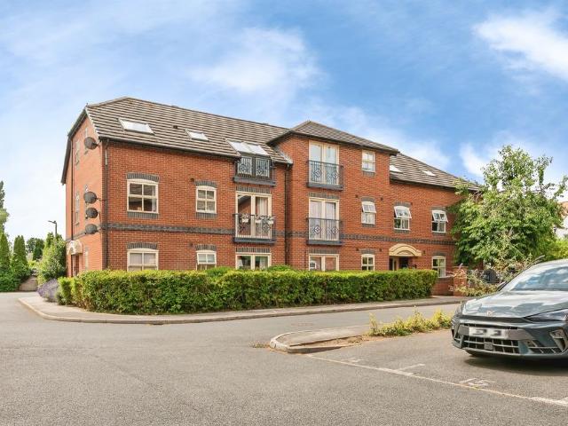 2 bedroom ground flat for sale